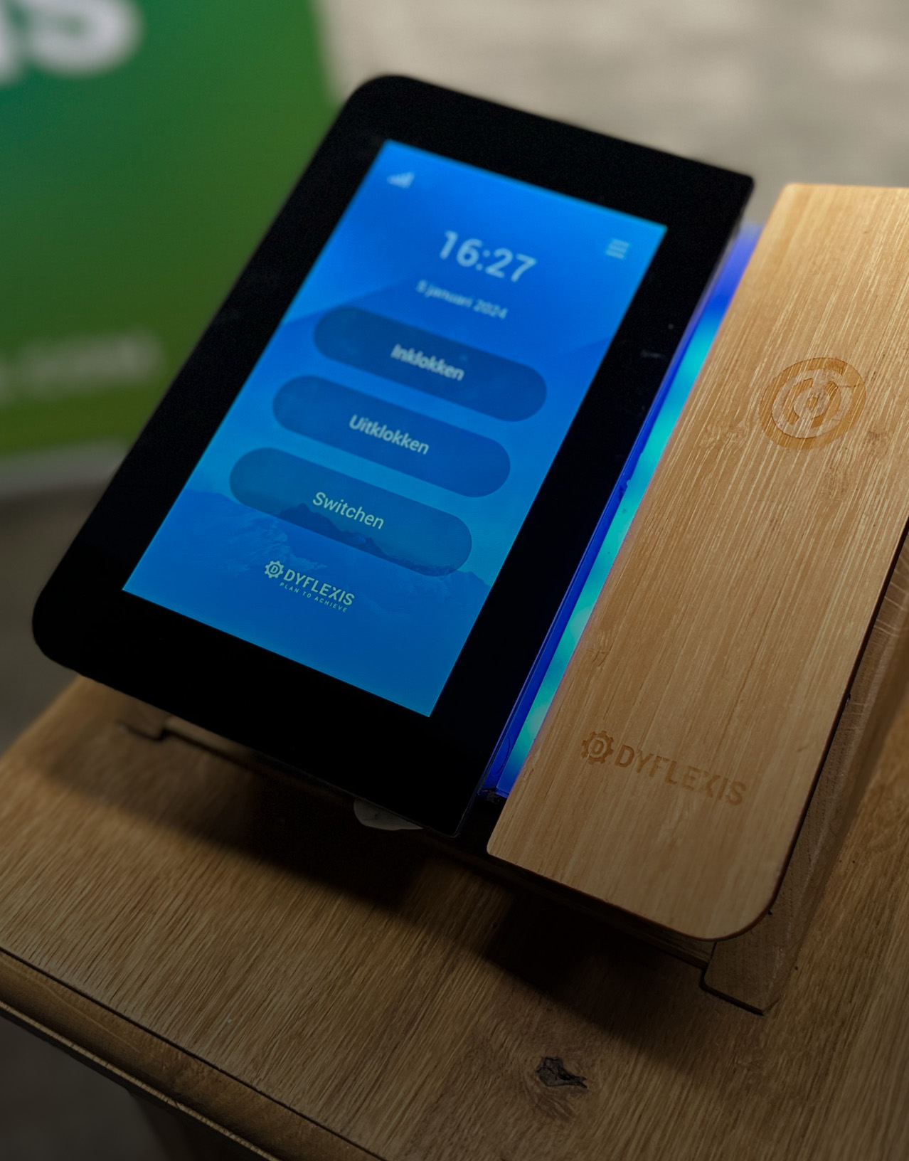 Time Clock System - Time and Attendance Registration Software | Dyflexis